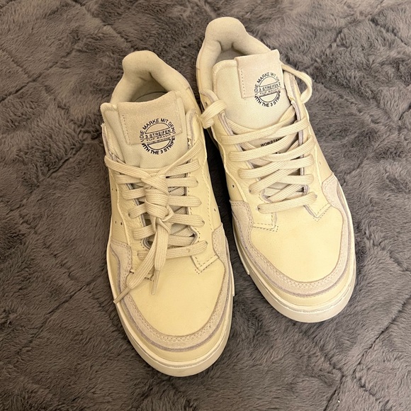 adidas | Shoes | Adidas Offwhite Die Marke Mit Den 3 Streifen The Brand ...